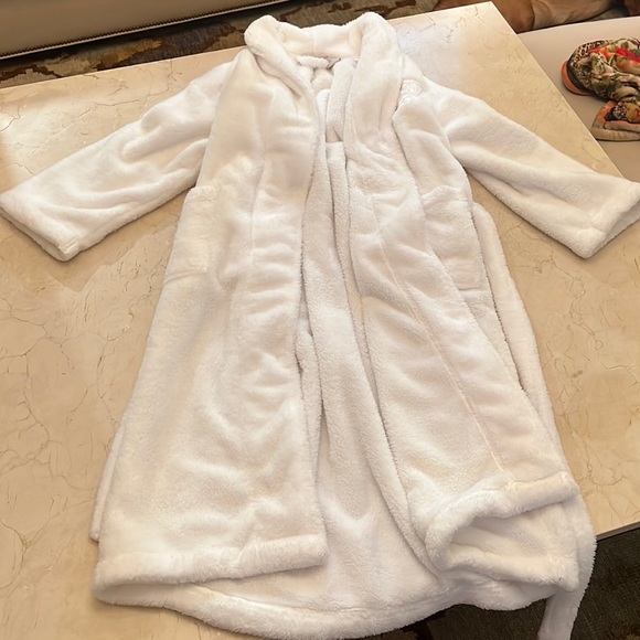 Monarch | Intimates & Sleepwear | Nwot Cartoon Network White Robe ...